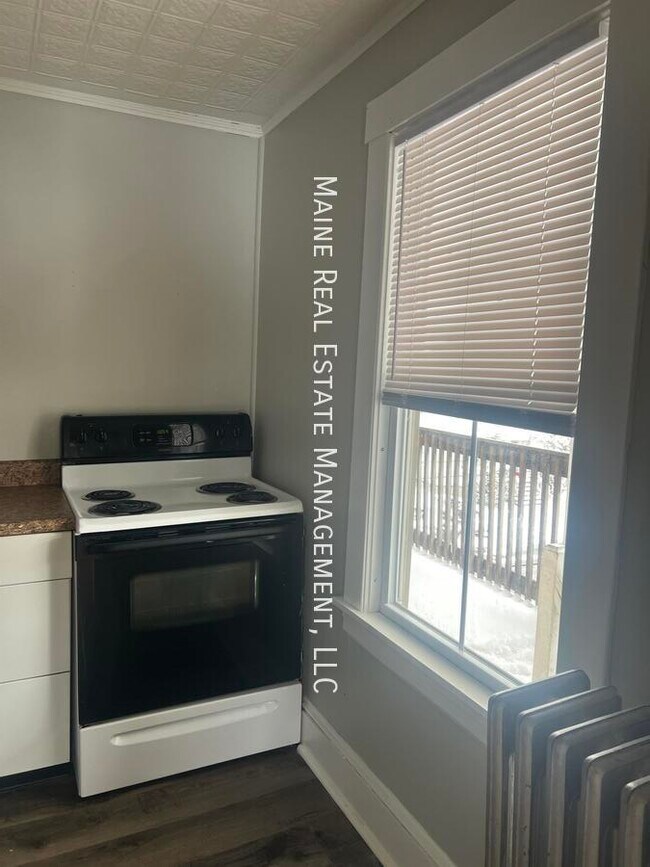 591 Main St Unit 12, Bangor, ME 04401 - Room for Rent in Bangor, ME ...