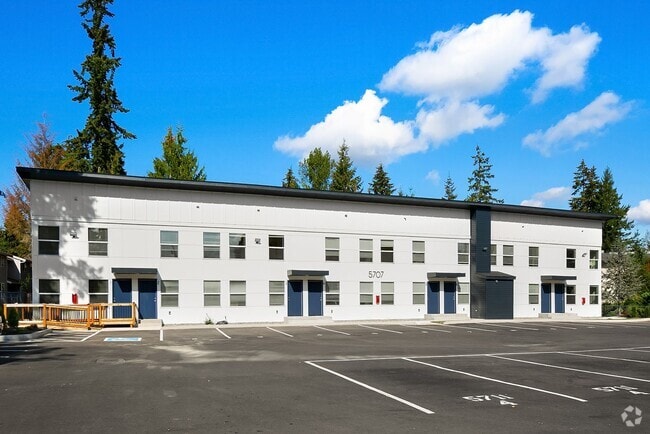 Halls Lake Apartments for Rent with Hardwood Floors - Lynnwood, WA - 1 ...