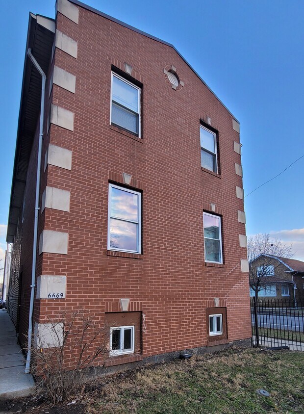 6669 S Michigan Ave Unit 2, Chicago, IL 60637 - Apartments in Chicago ...