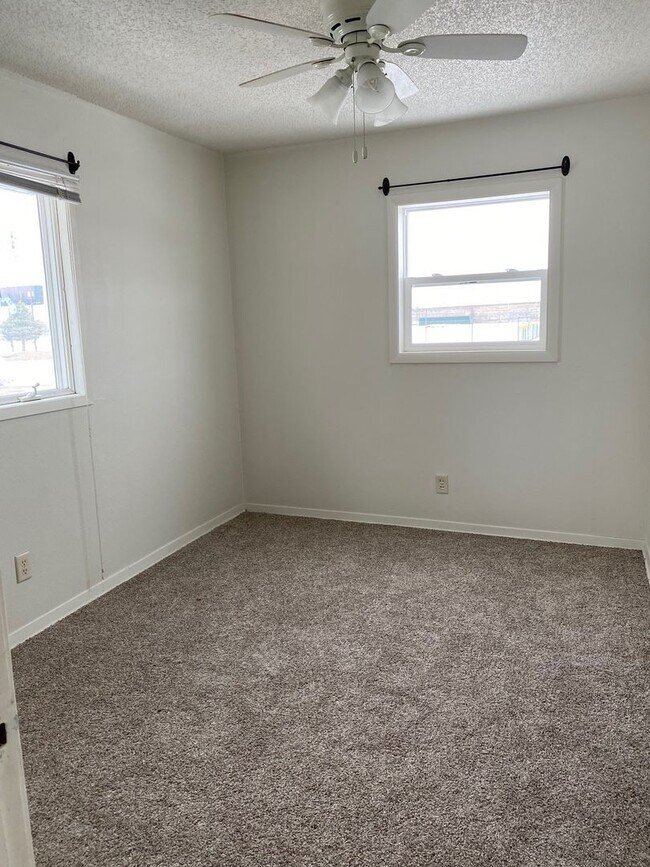 806 3rd Ave NE Unit 806 1/2, East Grand Forks, MN 56721 - Room for Rent ...