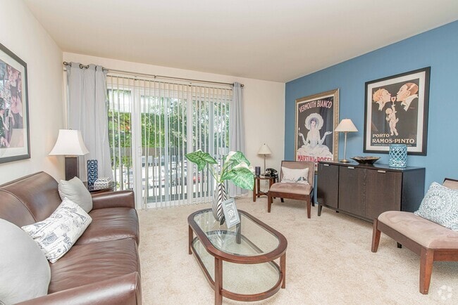 Colony St. Louis Apartments for Rent with a Walk-In Closet - Saint ...