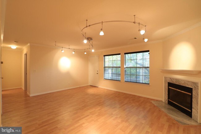 5700 Chapman Mill Dr Unit 300, North Bethesda, MD 20852 - Room for Rent ...