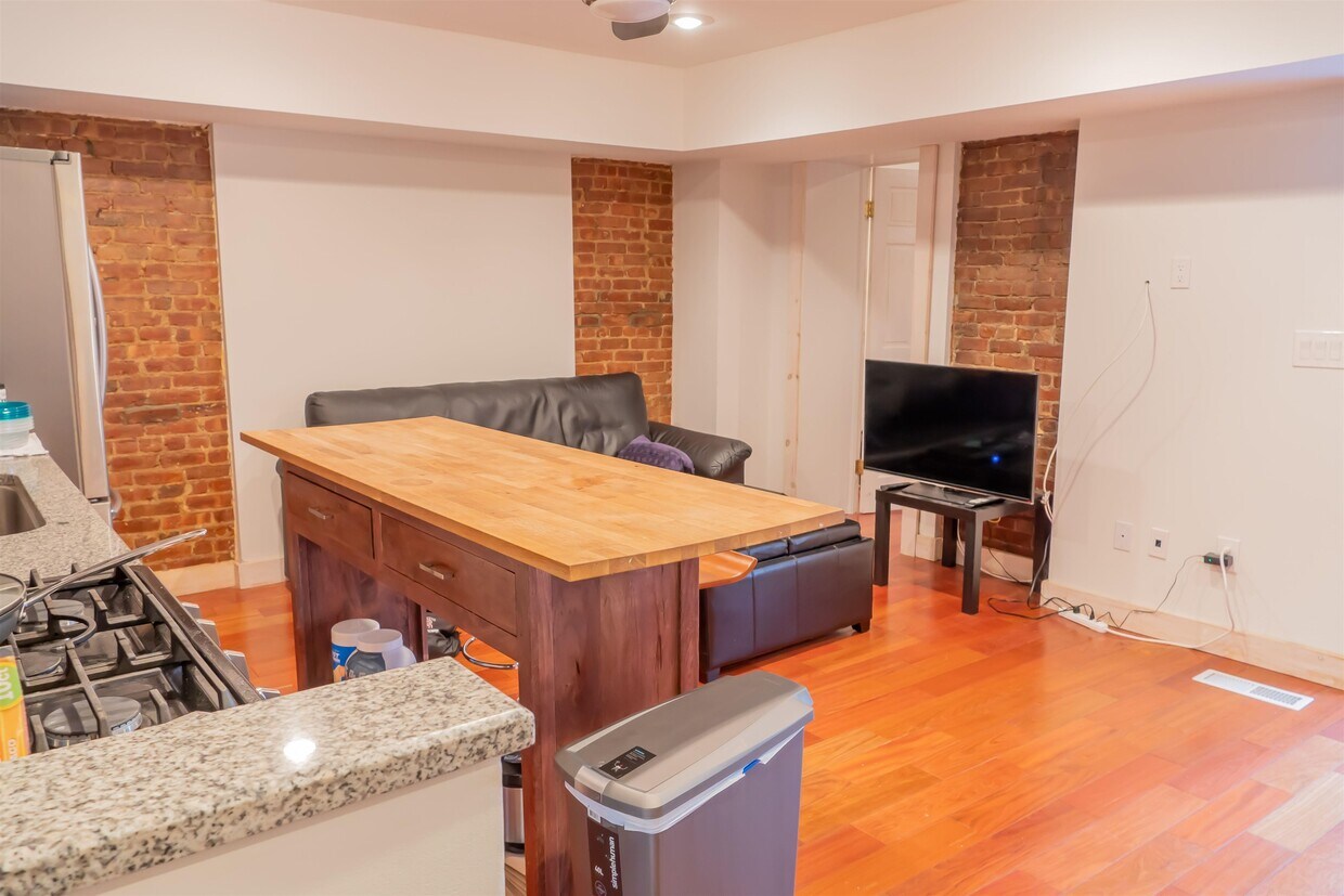 942 Bloomfield St Unit 1, Hoboken, NJ 07030 - Condo for Rent in Hoboken ...