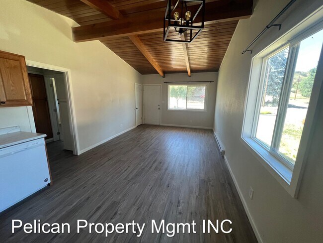 1339 California Ave, Klamath Falls, OR 97601 - Townhome Rentals in ...