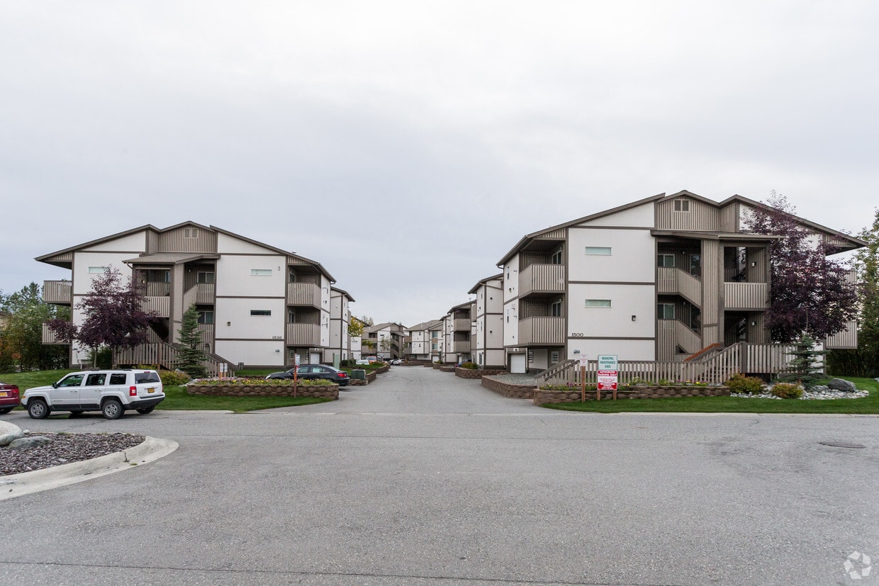 Town Square Manor Apartments - 1536 Charter Cir Anchorage, AK 99508 ...