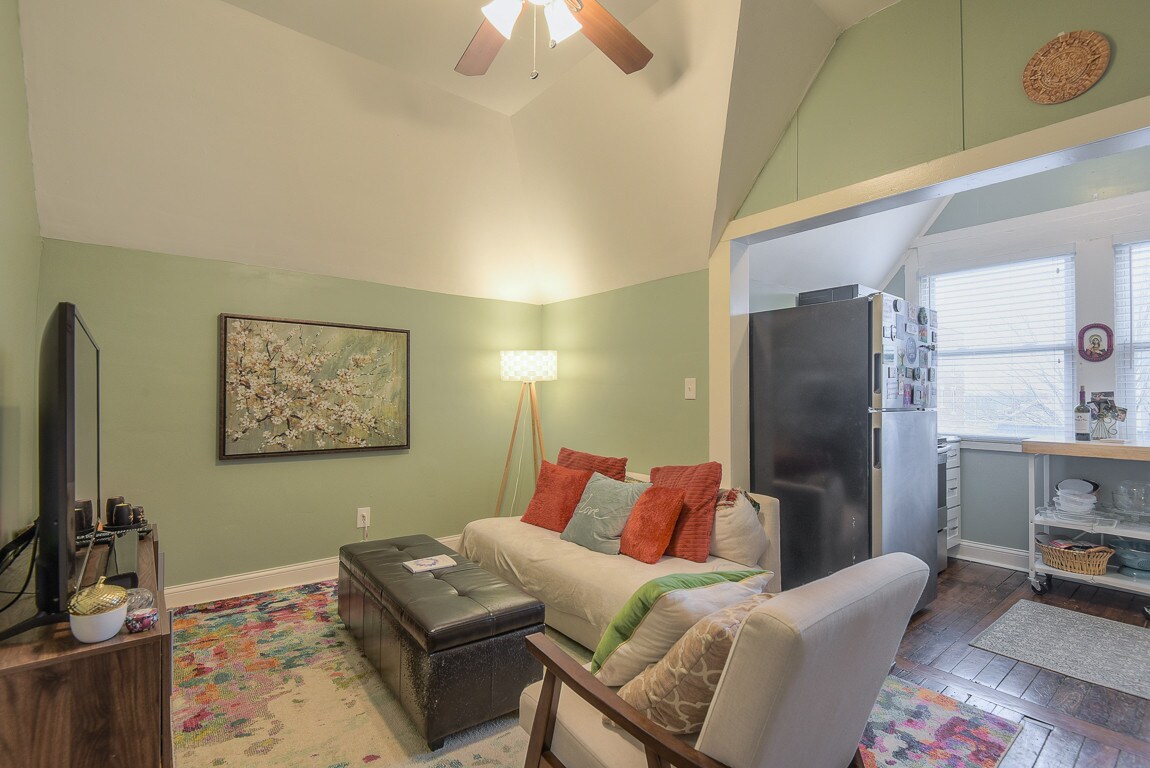 4156 Oak St Unit 2, Kansas City, MO 64111 - Condo for Rent in Kansas ...