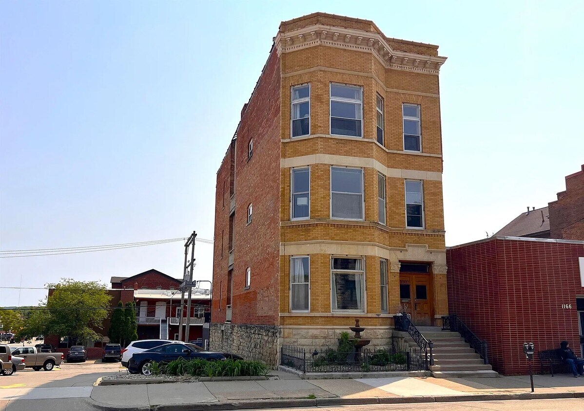 1172 Main St, Dubuque, IA 52001 - 1172 Main St Dubuque, IA 52001 | Apartments.com