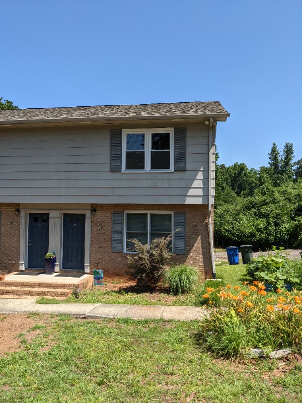 900 Dixie Trail, Raleigh, NC 27607 | Apartments.com
