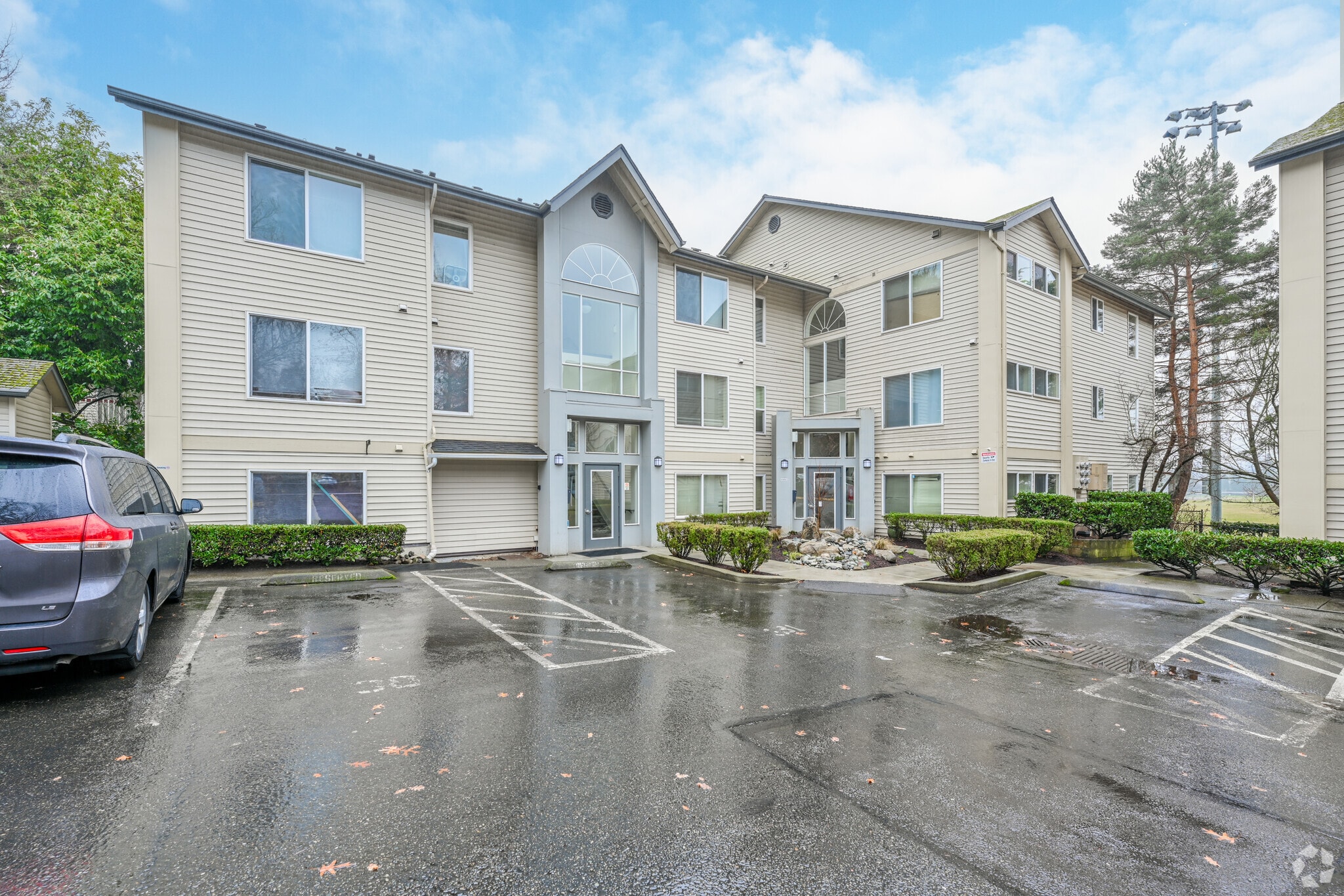 English Gardens Apartments - 515 S 152nd St Burien, WA 98148 ...