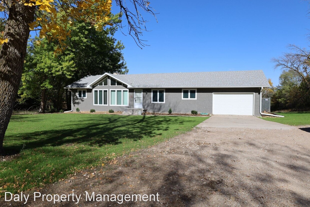 3900 E Guenther Rd, Phillips, NE 68865 - House Rental in Phillips, NE ...