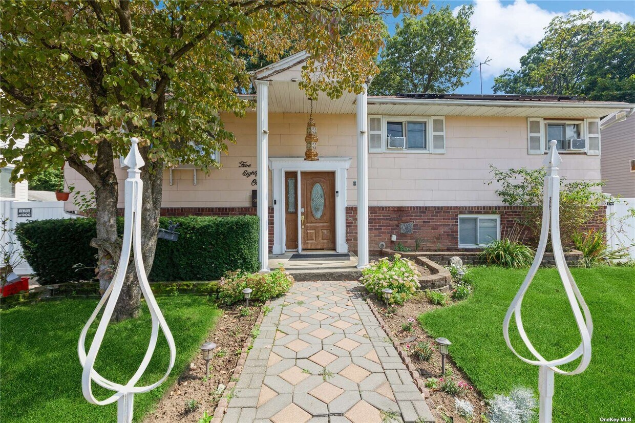 581 Meacham Ave, Elmont, NY 11003 - House Rental in Elmont, NY ...