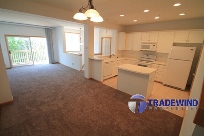 13922 52nd Ave N, Minneapolis, MN 55446 - Townhome Rentals in ...