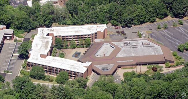 Up House Apartments - 15 Farm Springs Rd Farmington, CT | Apartments.com