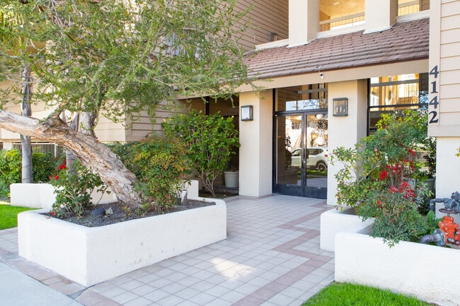 Country Club Manor Apartments for Rent with Extra Storage - Long Beach ...