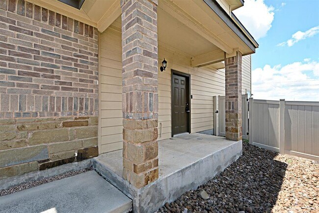 228 Stacy Ln, Canyon Lake, TX 78130 - Townhome Rentals in Canyon Lake ...