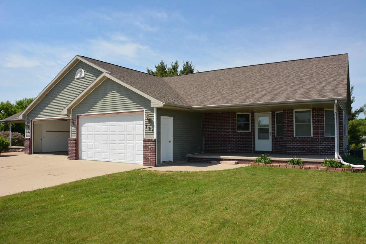 325 Cordy Lane, Hortonville, WI 54944 - Townhome Rentals in Hortonville ...