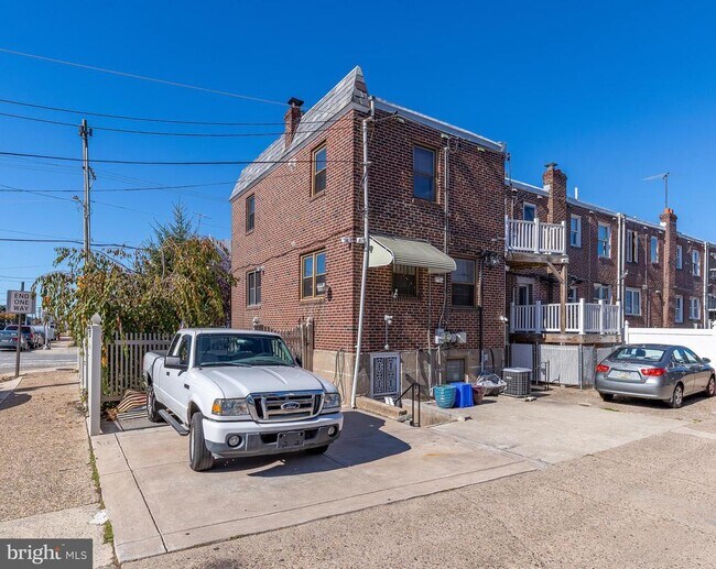 2845 S 7th St, Philadelphia, PA 19148 - Townhome Rentals in ...