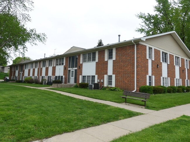 Colonial Square Apartments - Apartments in Yankton, SD | Apartments.com
