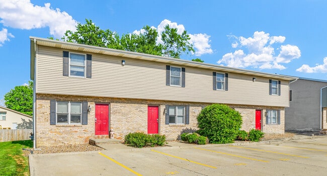 Townhomes for Rent in Normal IL | Apartments.com