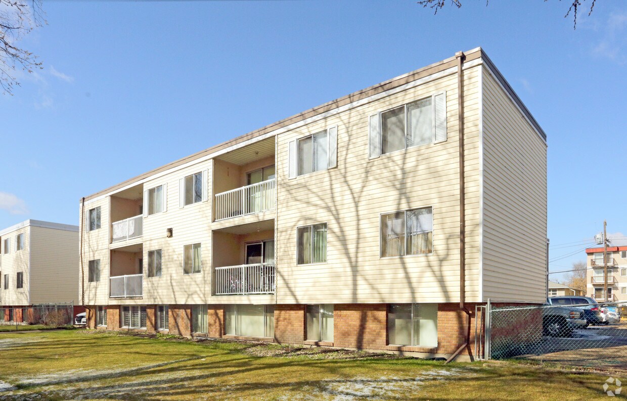 Oakmount Manor Apartments - 10710 110th St NW Edmonton, AB | Apartments.com