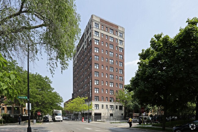 1325 W Wilson - Apartments in Chicago, IL | Apartments.com