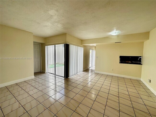 9701 NW 5th Ln, Miami, FL 33172 - House Rental in Miami, FL ...
