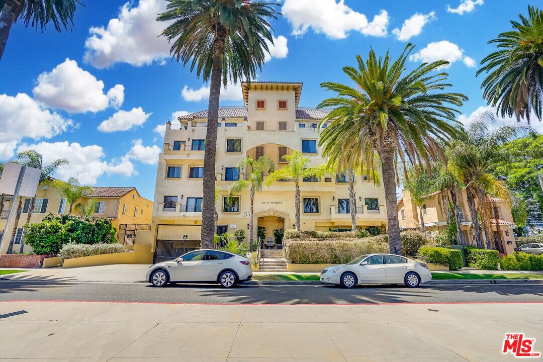 155 N Hamilton Dr Unit 201, Beverly Hills, CA 90211 - Room for Rent in ...