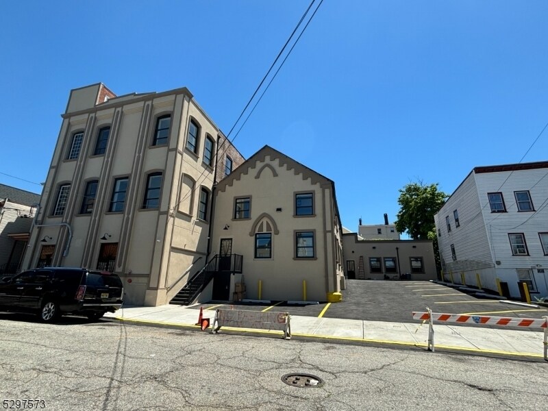 24 Elm St Unit 201, Paterson, NJ 07501 - Room for Rent in Paterson, NJ ...