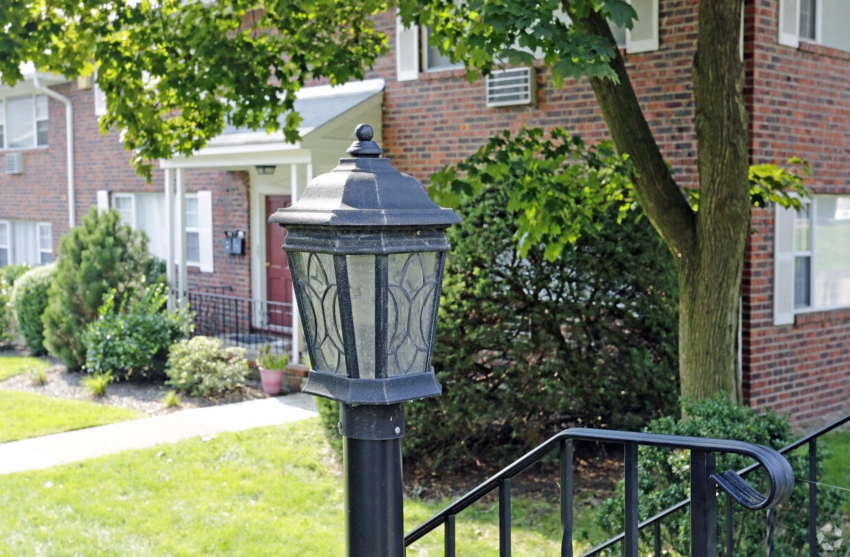 Willow Gardens - 265-287 Willow St Teaneck, NJ 07666 | Apartments.com