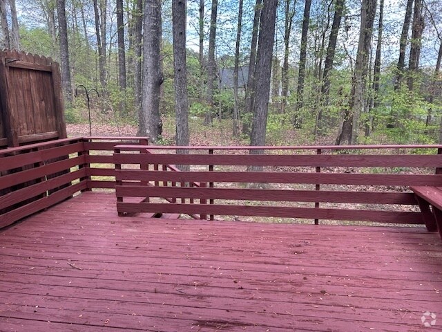 Brittany Woods Townhomes Apartments for Rent with a Living Room ...