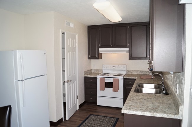 Crystal Tree Apartments Fresno
