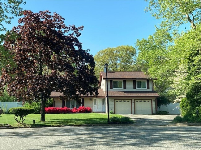 Centereach Gardens Houses for Rent with a Swimming Pool - 4 Homes ...
