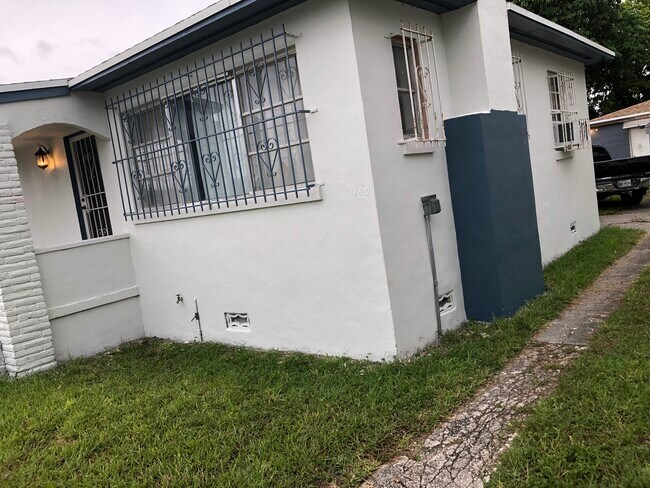 Apartments for Rent with Yard in Santa Clara, Miami | Apartments.com