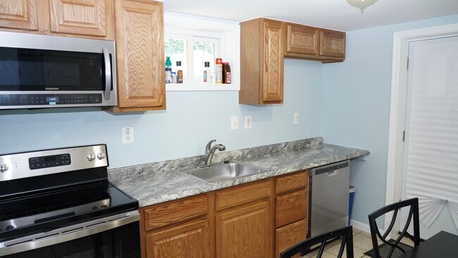 Chestnut Ridge Manor Apartments for Rent with a Walk-In Closet - Silver ...