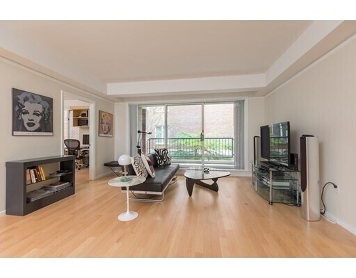 Harvard Square Apartments for Rent with a Walk-In Closet - Cambridge ...