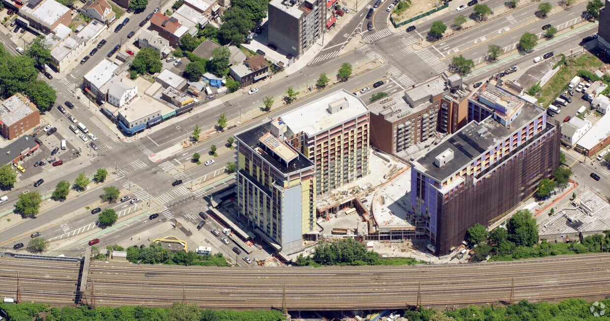 Woodside Central - Apartments in Woodside, NY | Apartments.com