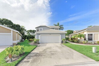 Lacuna Golf Club Apartments for Rent with a Dog Park - Lake Worth, FL ...