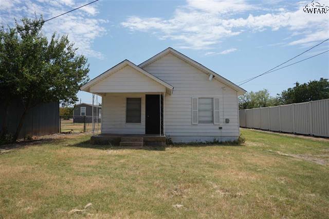 516 E Main St Archer City, TX 76351 - Alquileres en Archer City, TX ...