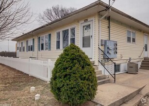 Sim Park Gardens Apartments for Rent with High Ceilings - Wichita, KS ...