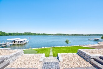 Best Luxury West Bay Estates Apartments for Rent - Lake Park, IA ...