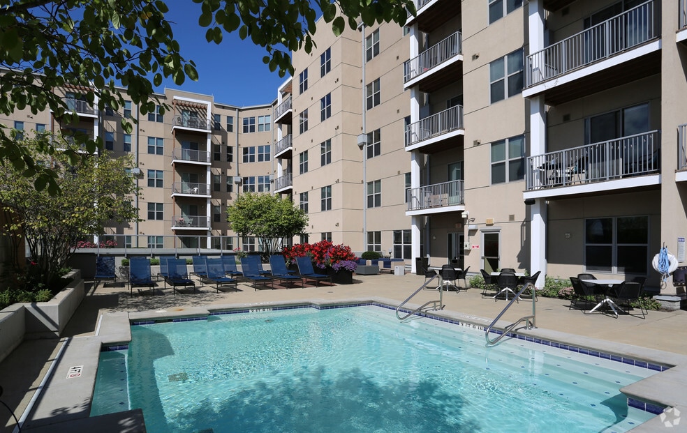 University Edge - Cincinnati Student Living - 3250 Jefferson Ave ...