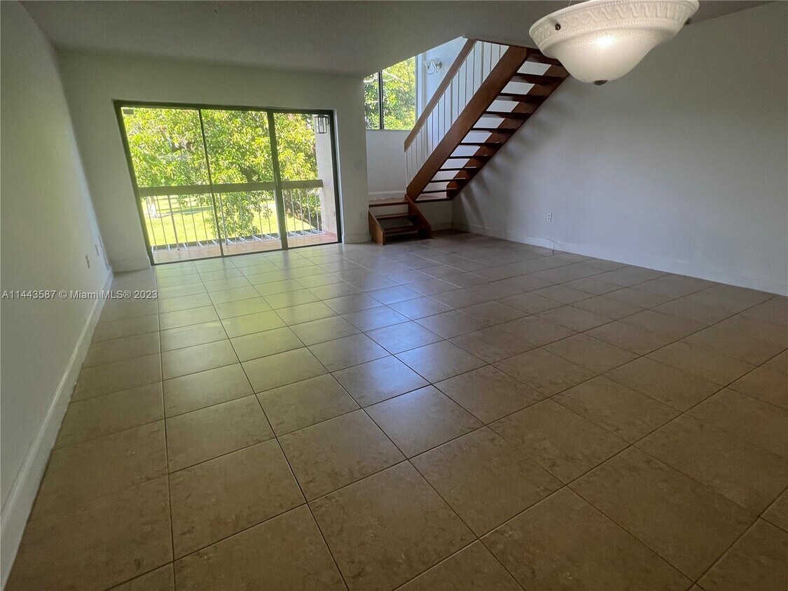 9961 NW 9th St Cir, Miami, FL 33172 - Townhome Rentals in Miami FL ...