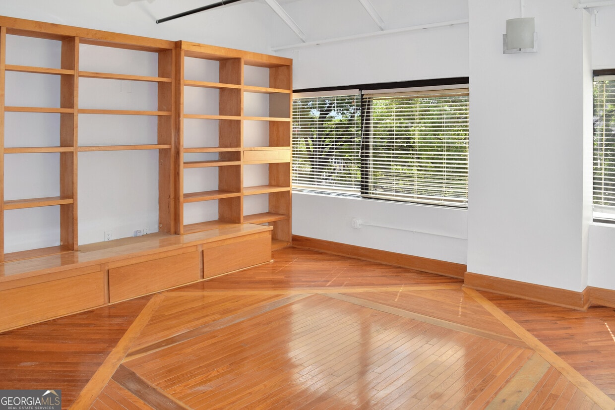 120 Ralph McGill Blvd NE Atlanta, GA 30308 - Alquileres en Atlanta, GA | Apartamentos.com