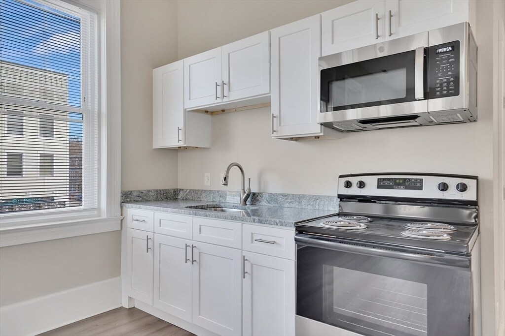 82 1/2 Maple St Unit 1, Northampton, MA 01062 - Room for Rent in ...