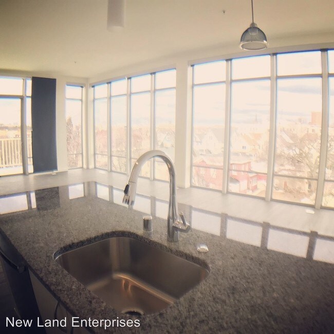 Encore Apartments - Milwaukee, WI | Apartments.com