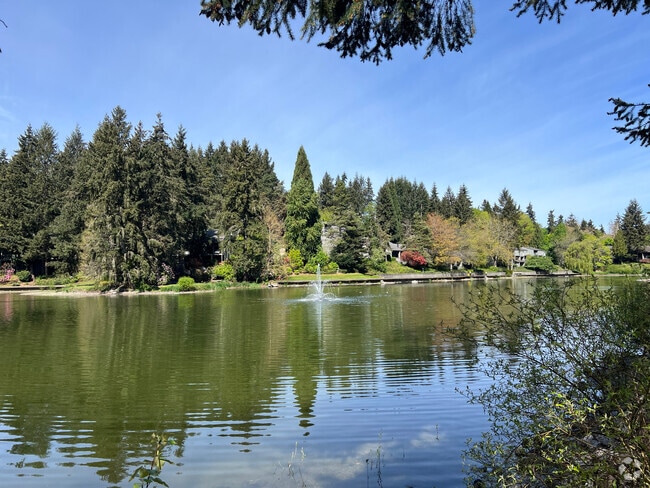Lakeside of Redmond Apartments for Rent with a Swimming Pool - Redmond ...