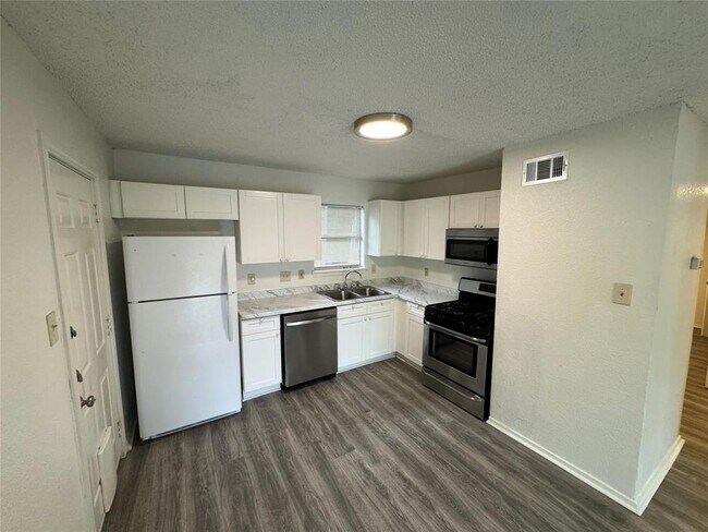 1135 Lott Ave, Austin, TX 78721 - Townhome Rentals in Austin TX ...