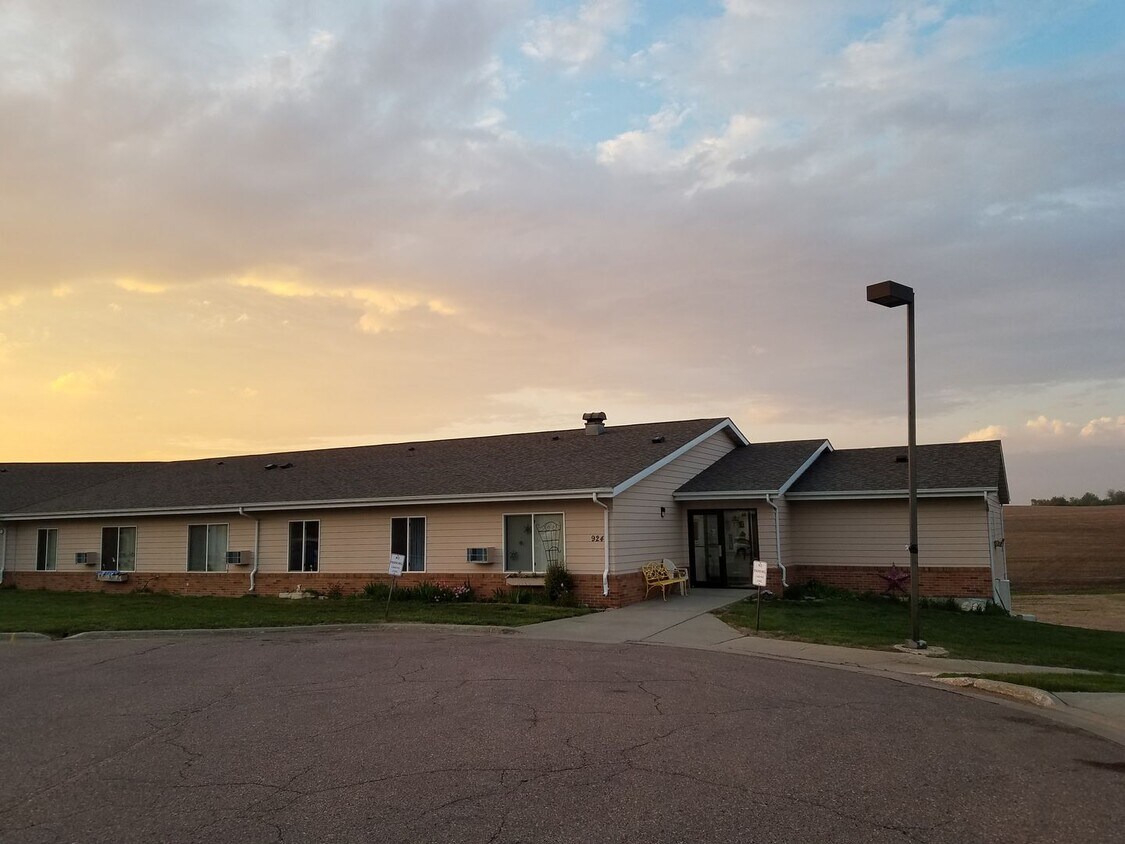 924 4th St Unit 11, Garretson, SD 57030 - Room for Rent in Garretson ...