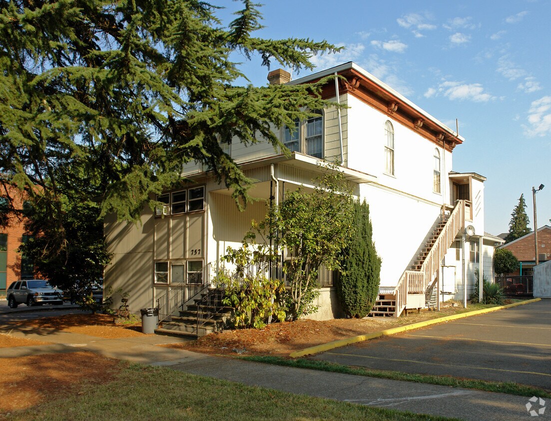 757 Center St NE, Salem, OR 97301 - 757 Center St NE Salem, OR 97301 ...