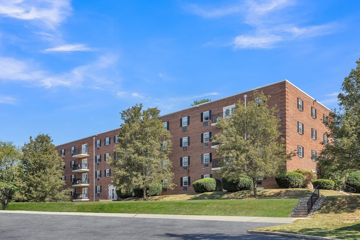 Cambridge Hall Apartments - 500 W Rosedale Ave West Chester, PA 19382 ...
